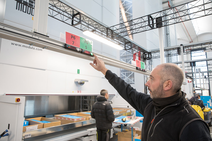 Picking for Vertical and Horizontal Automated Warehouses | Modula